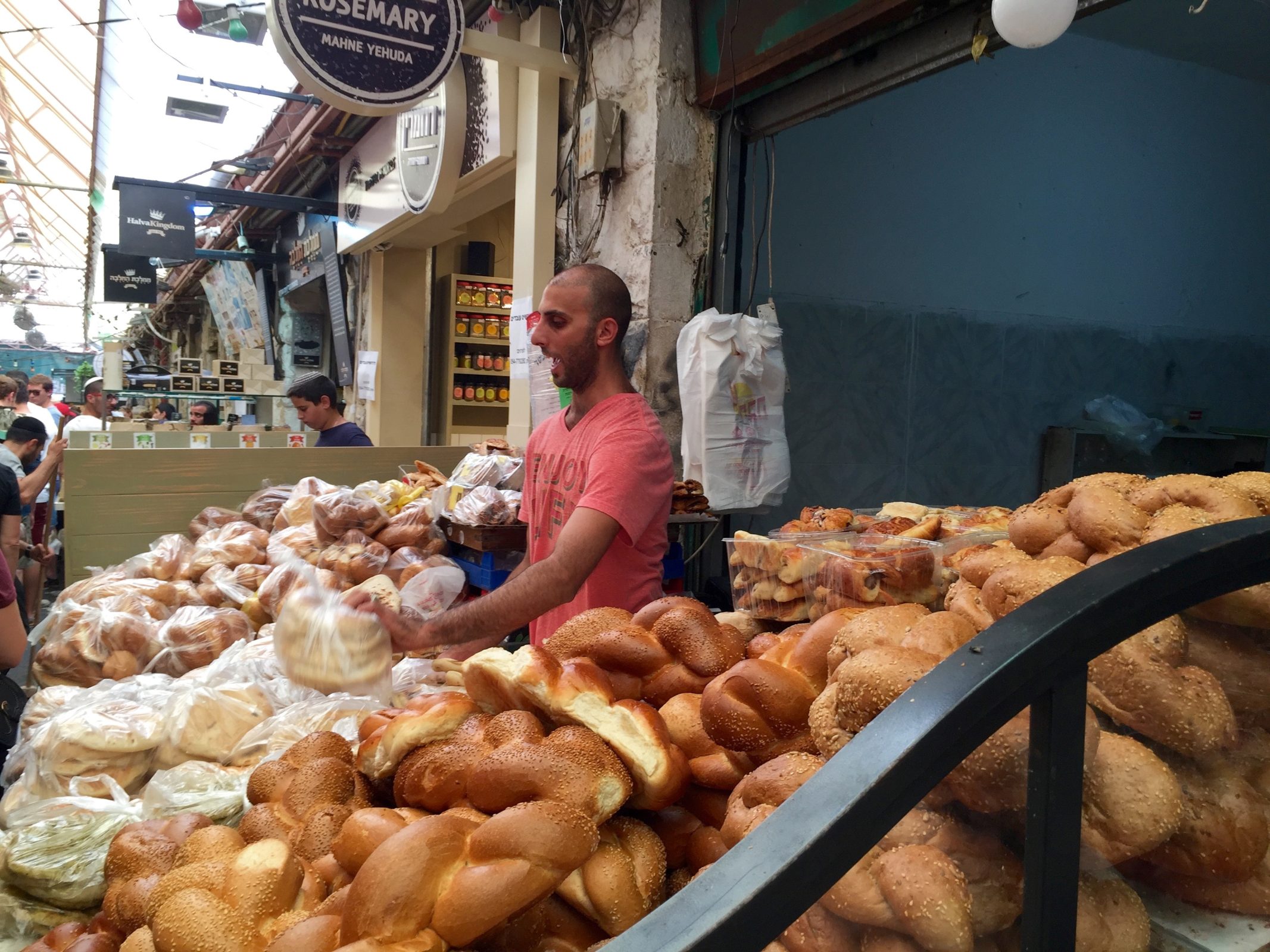 Holla for Challah: Photos from a Friday Afternoon at Mahane Yehuda ...